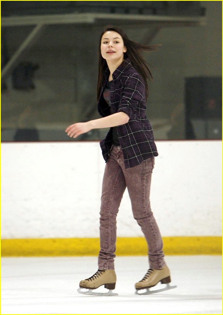 Miranda Cosgrove is Ice Skating Sweet | Photo 145491 - Photo Gallery ...