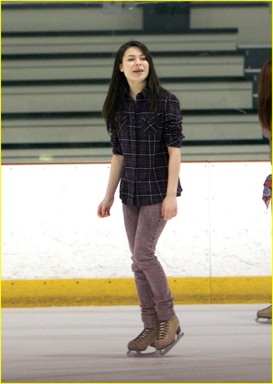 Miranda Cosgrove is Ice Skating Sweet | Photo 145541 - Photo Gallery ...