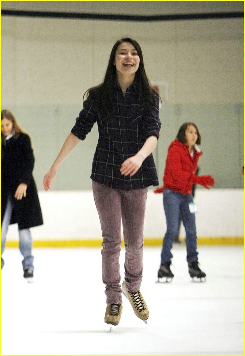 Miranda Cosgrove is Ice Skating Sweet | Photo 145551 - Photo Gallery ...