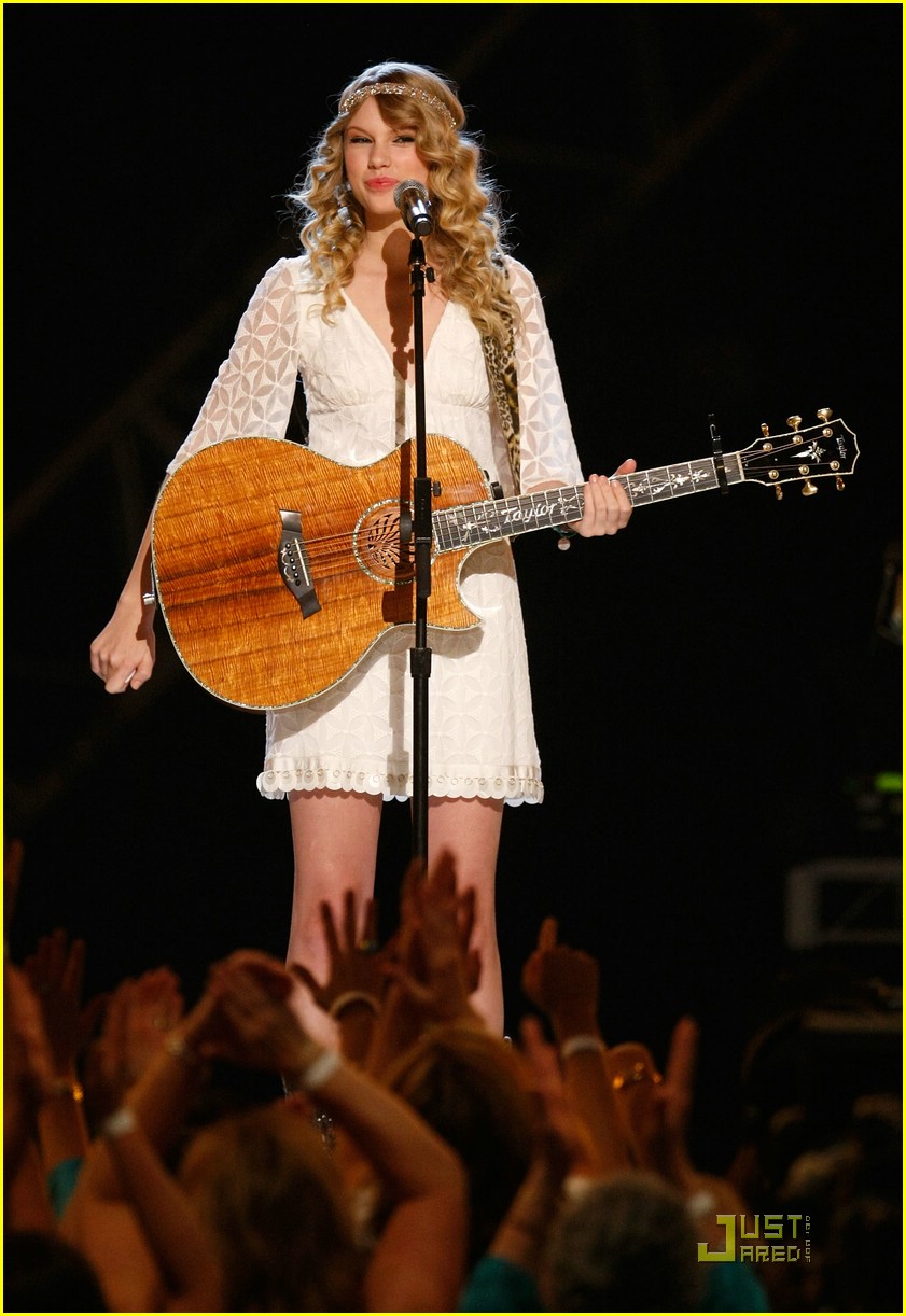 Taylor Swift Honors George Strait | Photo 121671 - Photo Gallery | Just ...