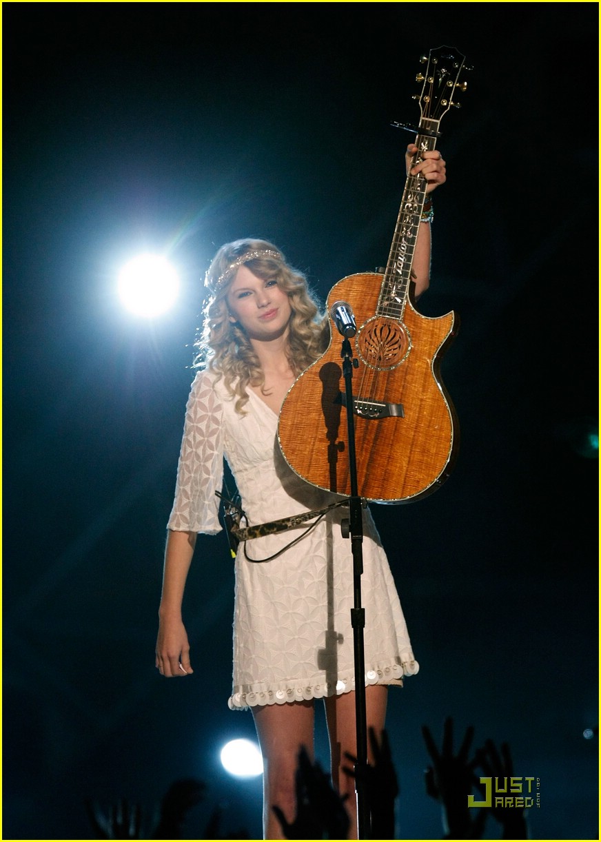 Taylor Swift Honors George Strait | Photo 121741 - Photo Gallery | Just ...