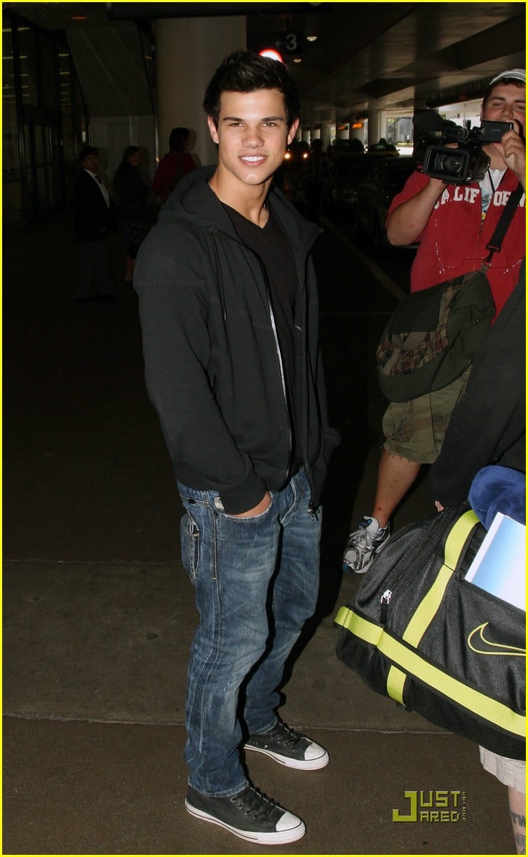 Taylor Lautner Returns to La La Land | Photo 167921 - Photo Gallery ...