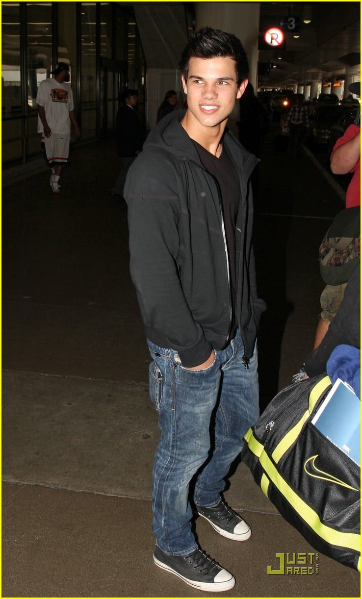 Taylor Lautner Returns to La La Land | Photo 167951 - Photo Gallery ...