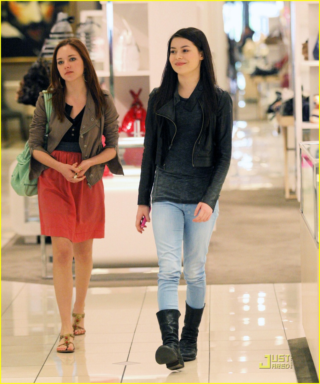 Miranda Cosgrove is a Grove Girl | Photo 150121 - Photo Gallery | Just ...