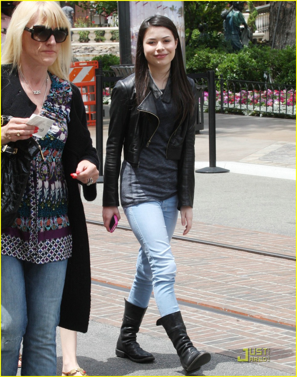 Full Sized Photo of miranda cosgrove grove girl 13 | Miranda Cosgrove ...