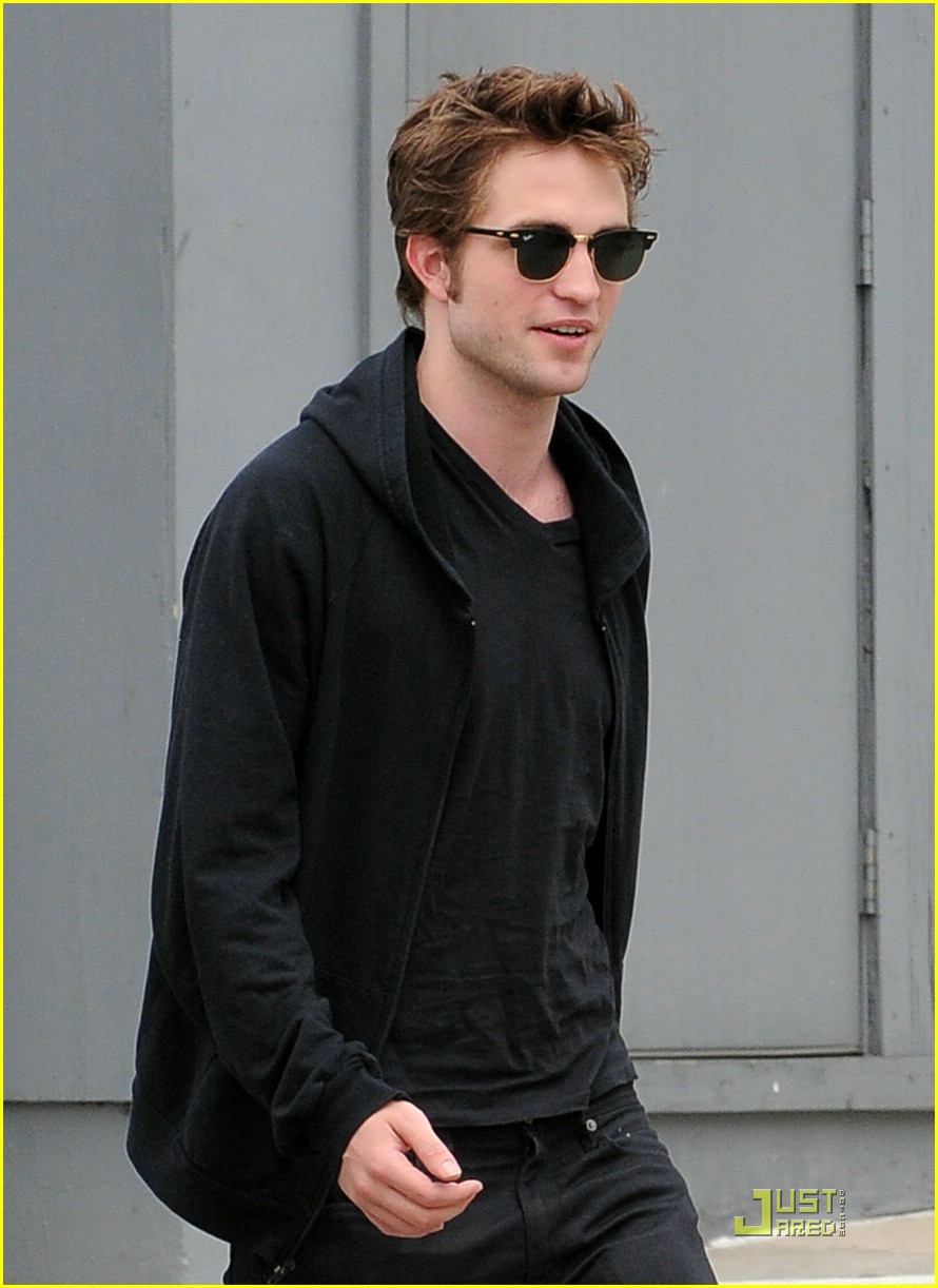Robert Pattinson is Beverly Hills Buff | Photo 156961 - Photo Gallery ...