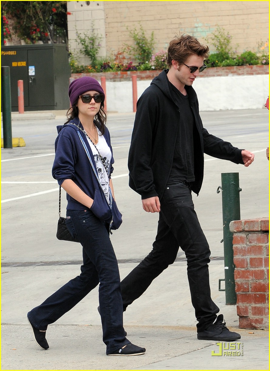 Full Sized Photo of robert pattinson beverly hills buff 18 | Robert ...