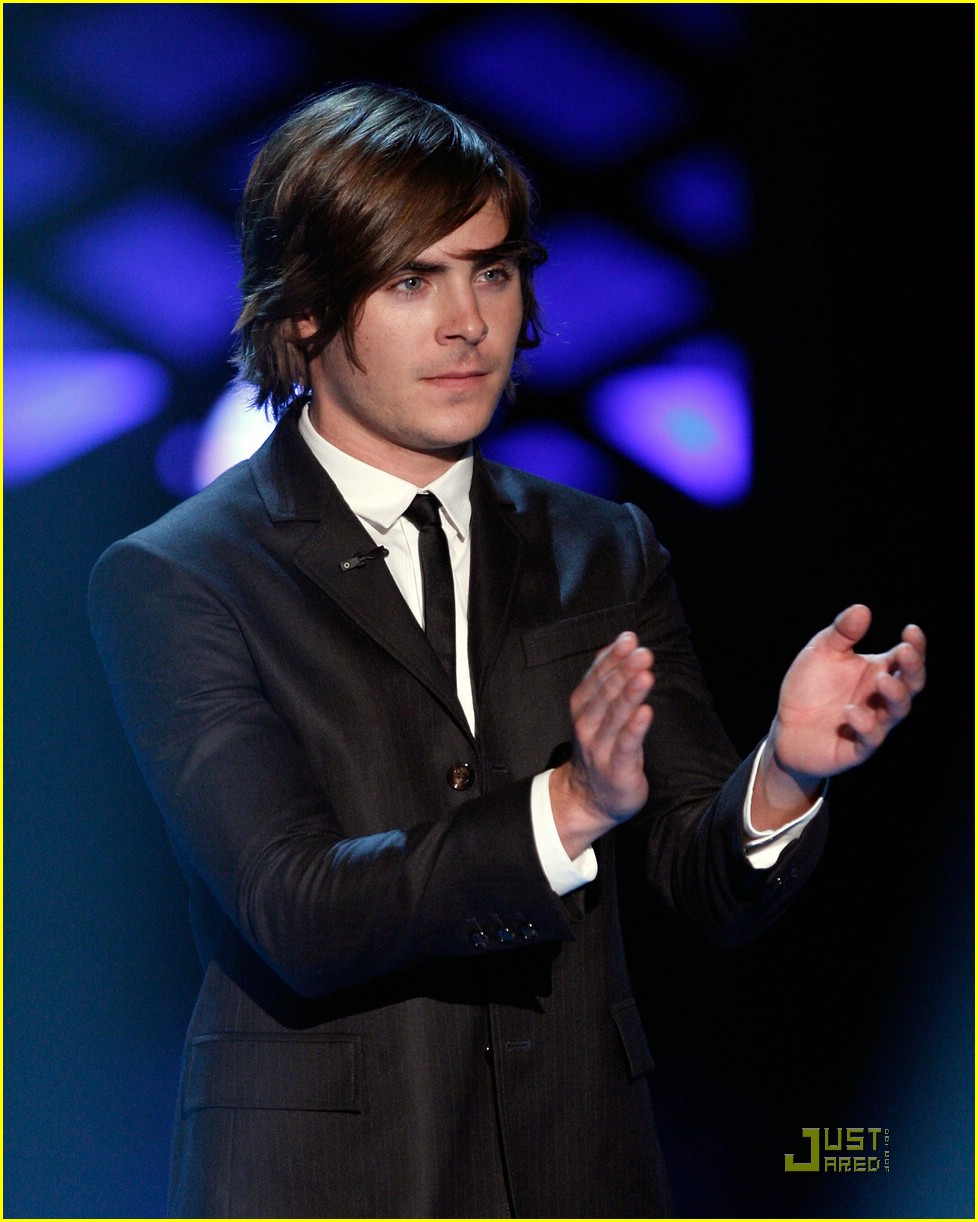 Full Sized Photo of zac efron mtv movie awards 15 | Zac Efron Wins Best ...