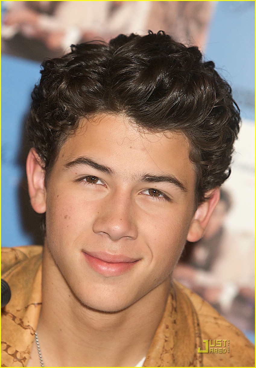 The Jonas Brothers Cause Madrid Mayhem | Photo 191411 - Photo Gallery ...