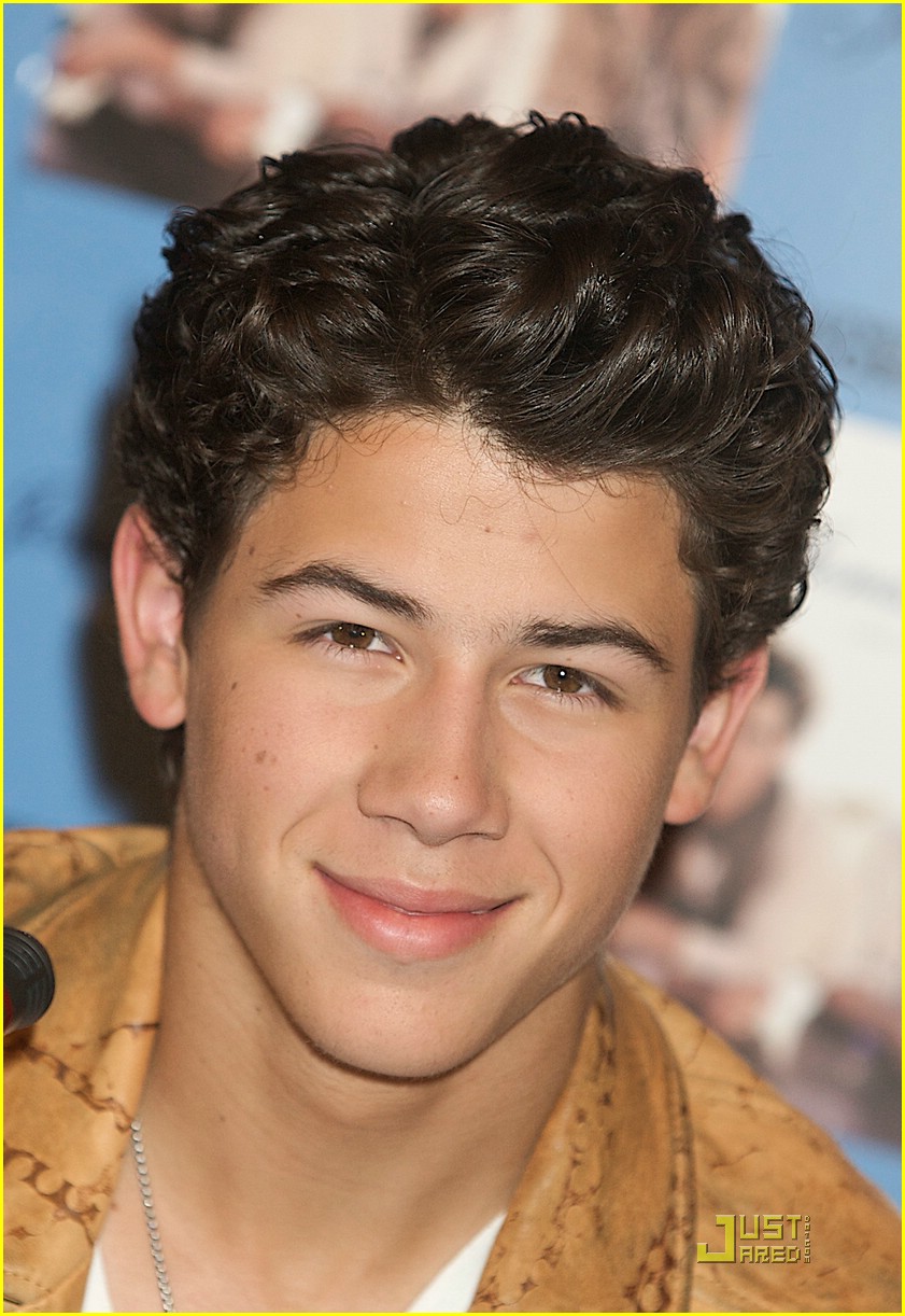 The Jonas Brothers Cause Madrid Mayhem | Photo 191531 - Photo Gallery ...