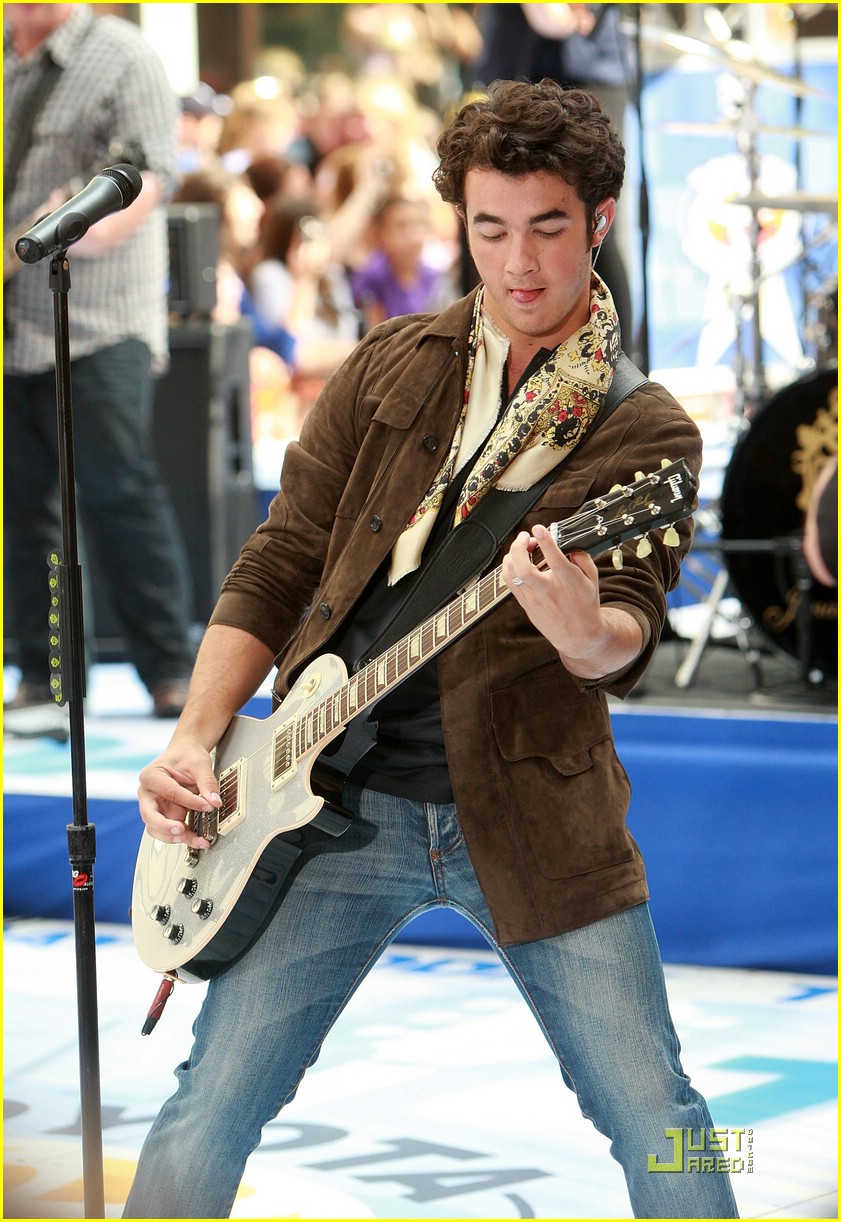 The Jonas Brothers Take on The Today Show | Photo 198221 - Photo ...