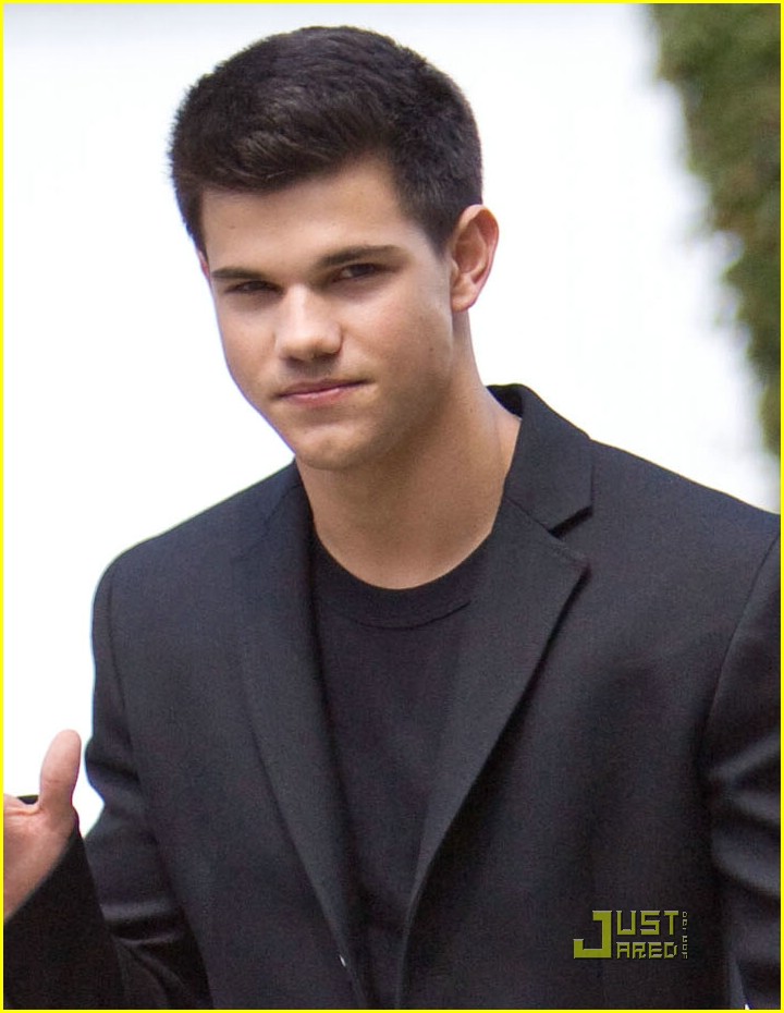 Taylor Lautner: Hello, Jacob Black! | Photo 177301 - Photo Gallery ...