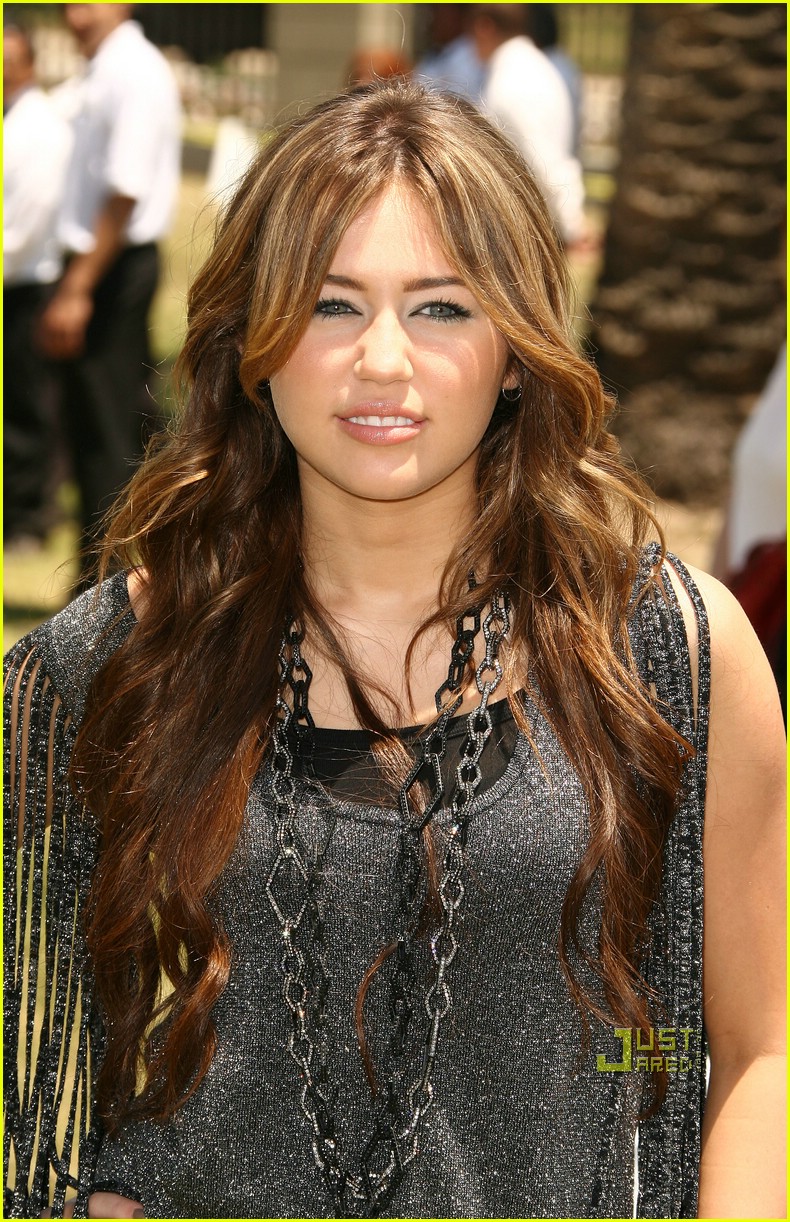 Miley Cyrus: Chain, Chain Chain... | Photo 183921 - Photo Gallery ...