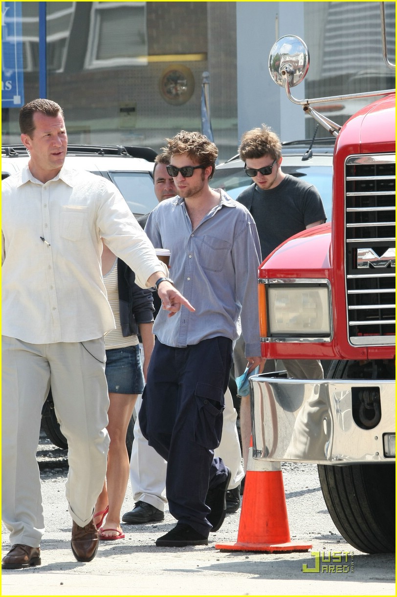 Robert Pattinson Dunkin Donuts Dude Photo 206061 Photo Gallery Just Jared Jr