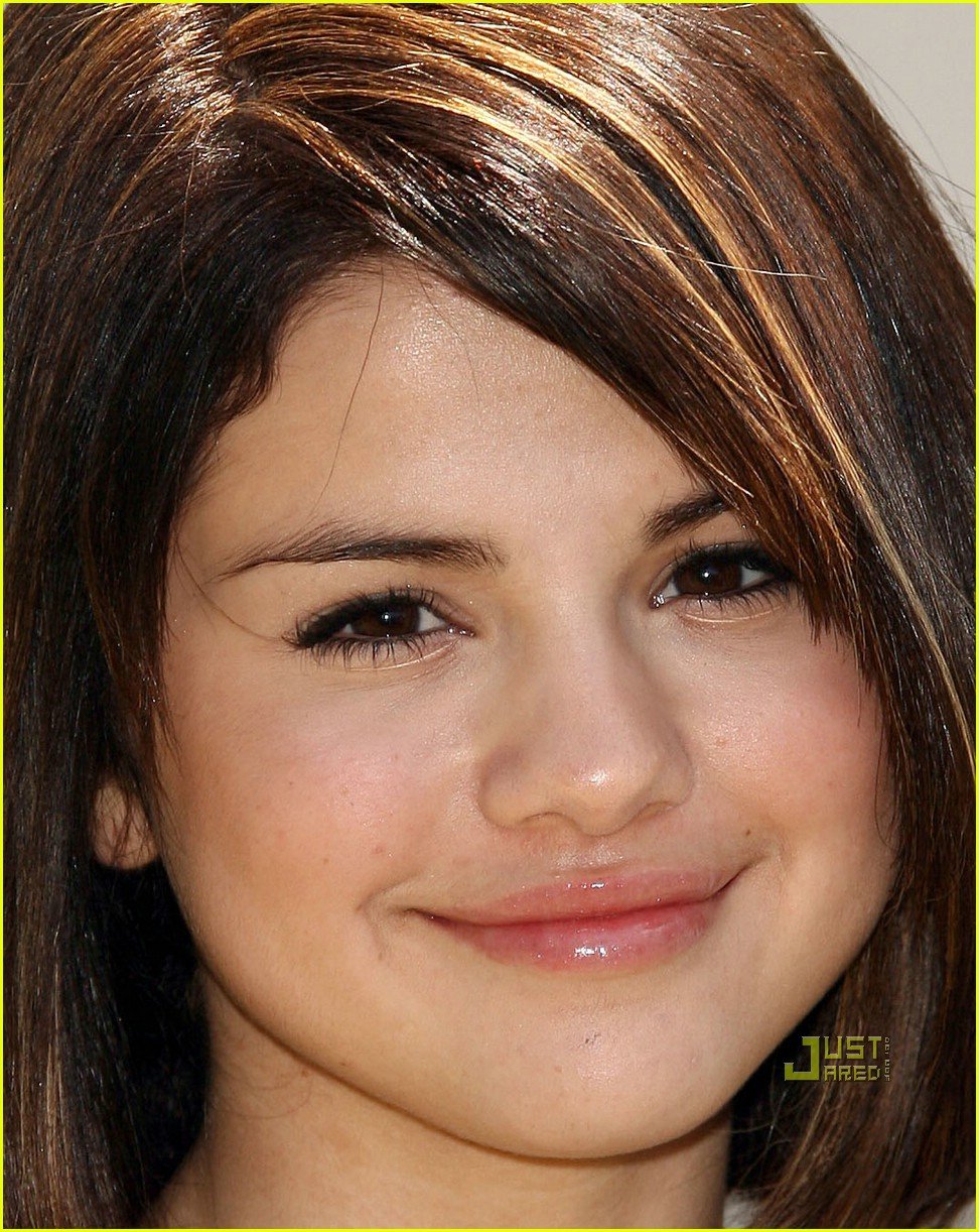 Selena Gomez Spreads Awareness For HIV/AIDS | Photo 184031 - Photo ...