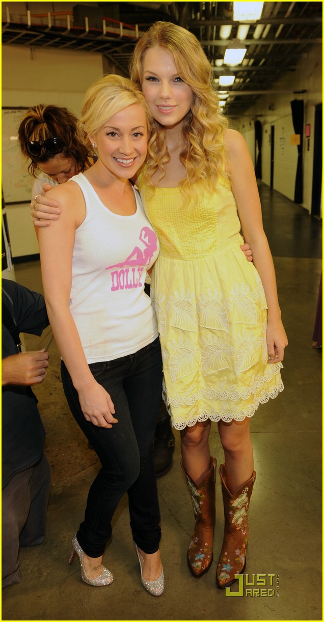 Taylor Swift - CMT Music Awards 2009 | Photo 194201 - Photo Gallery ...