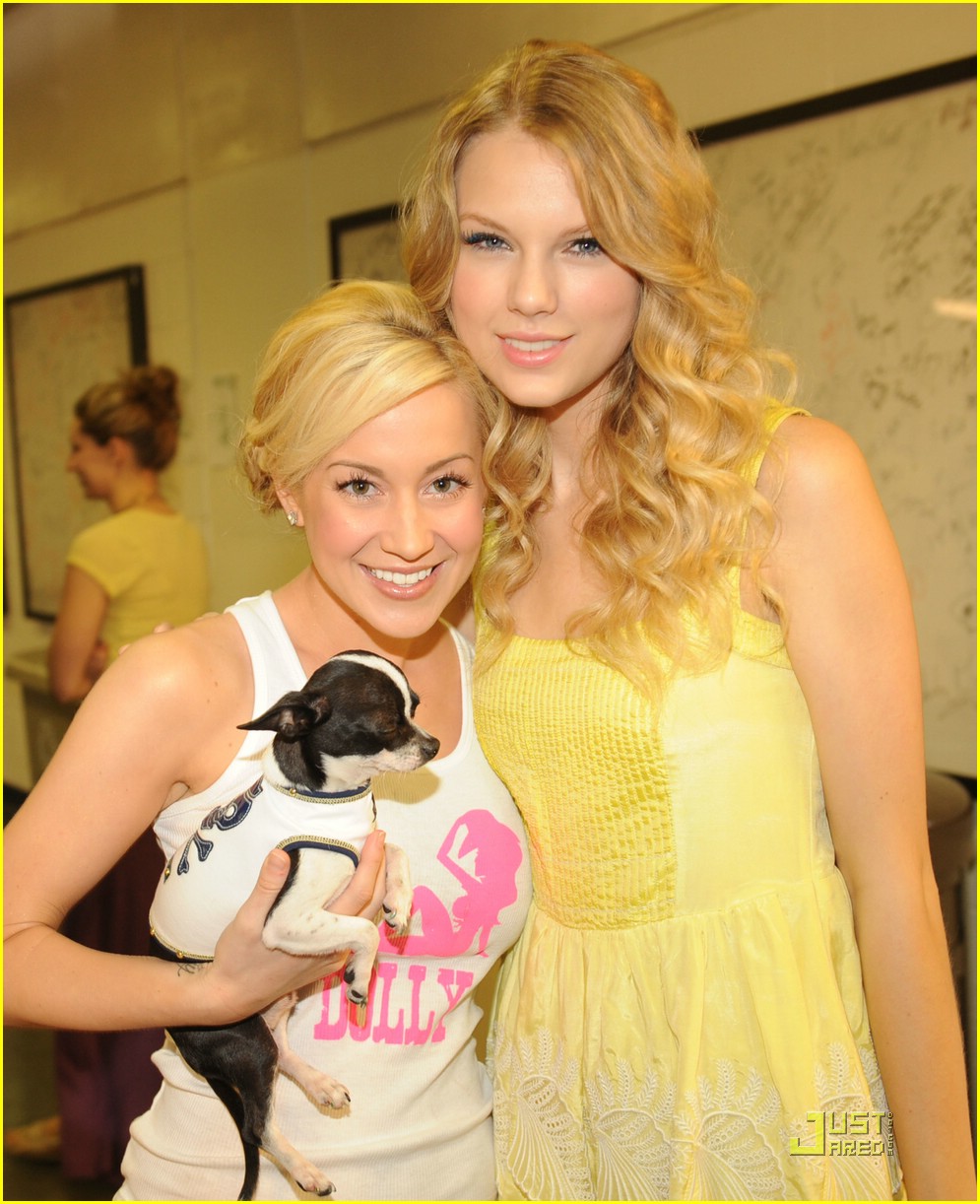 Taylor Swift - CMT Music Awards 2009 | Photo 194241 - Photo Gallery ...