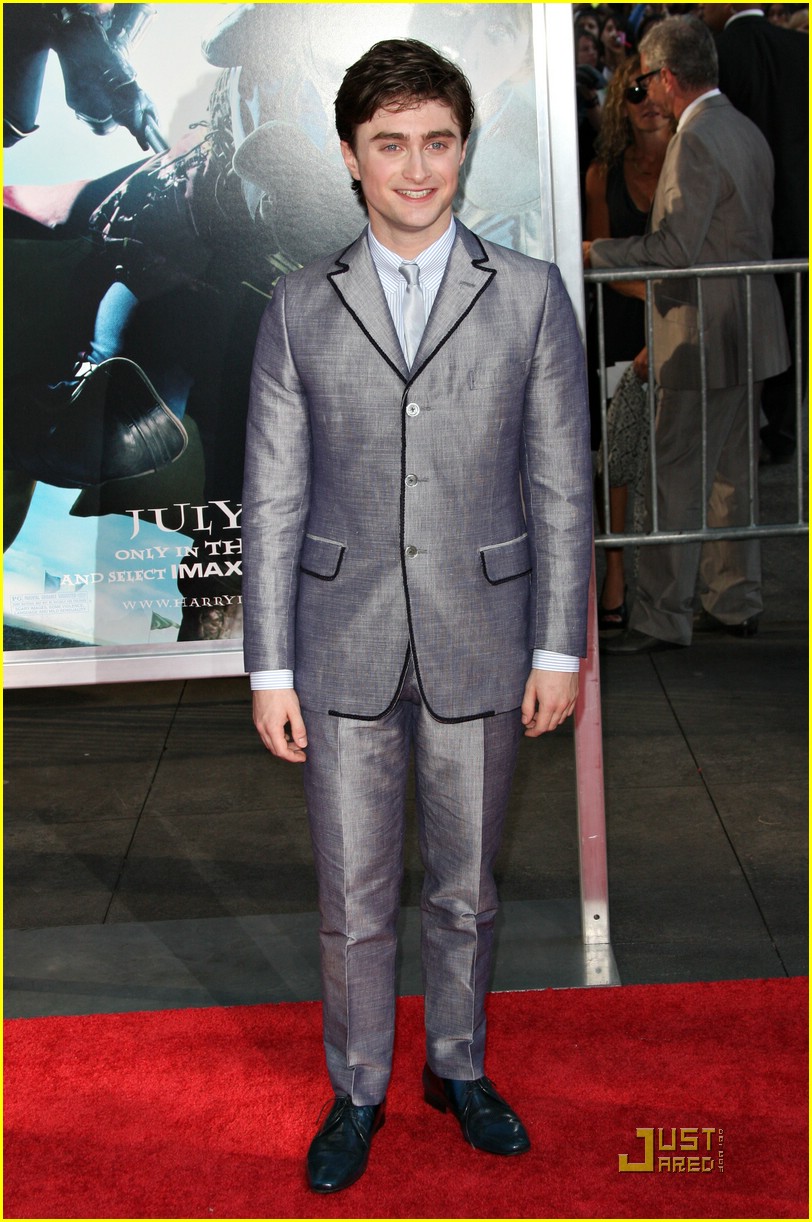 Daniel Radcliffe: Bonnie Wright Is Stunning | Photo 215961 - Photo ...