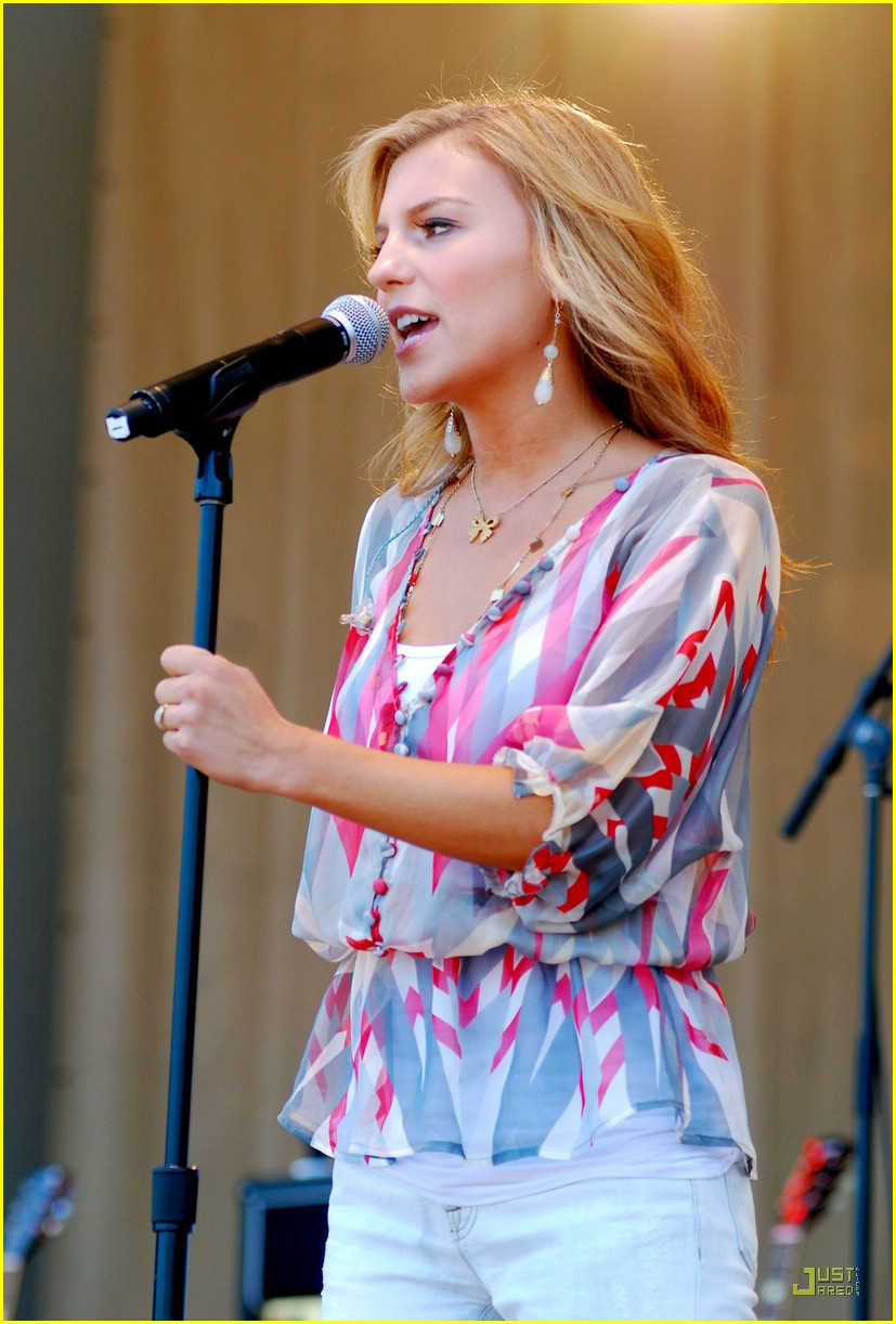 Jordan Pruitt Gets a Taste of Chicago | Photo 211111 - Photo Gallery ...