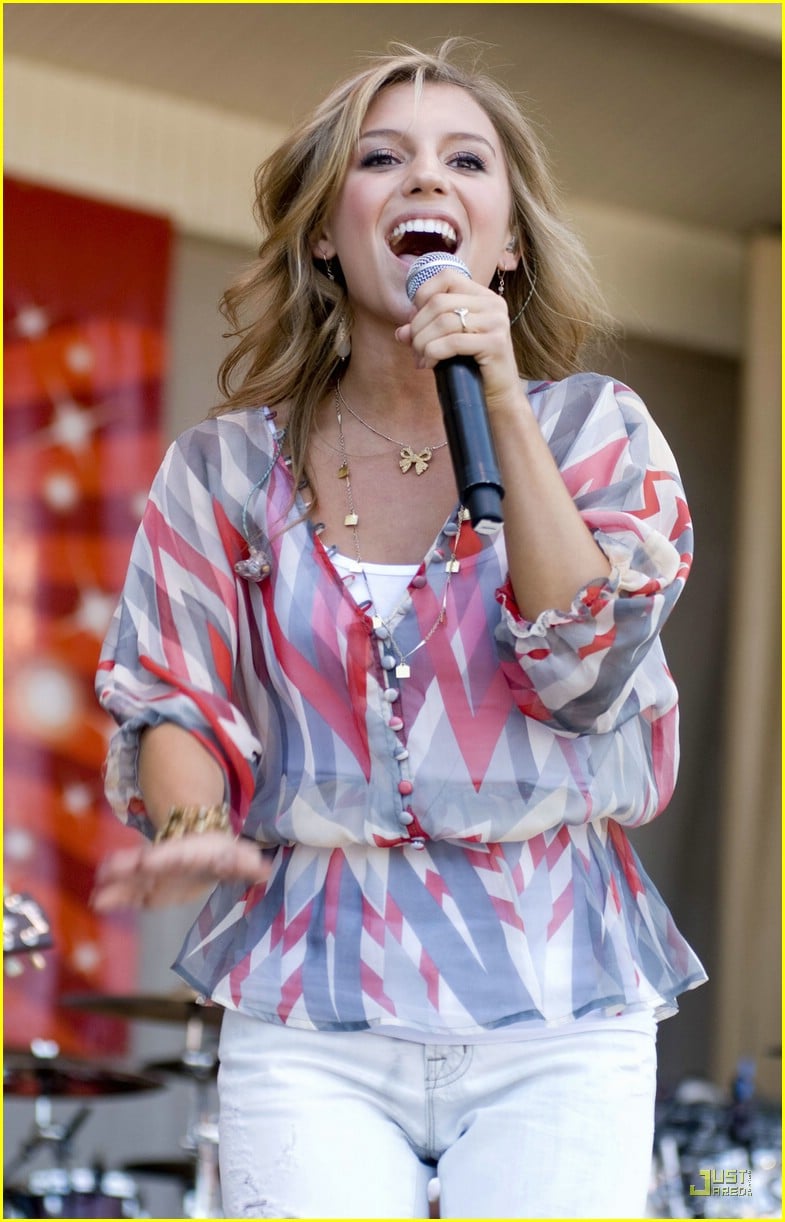 Jordan Pruitt Gets a Taste of Chicago | Photo 211121 - Photo Gallery ...