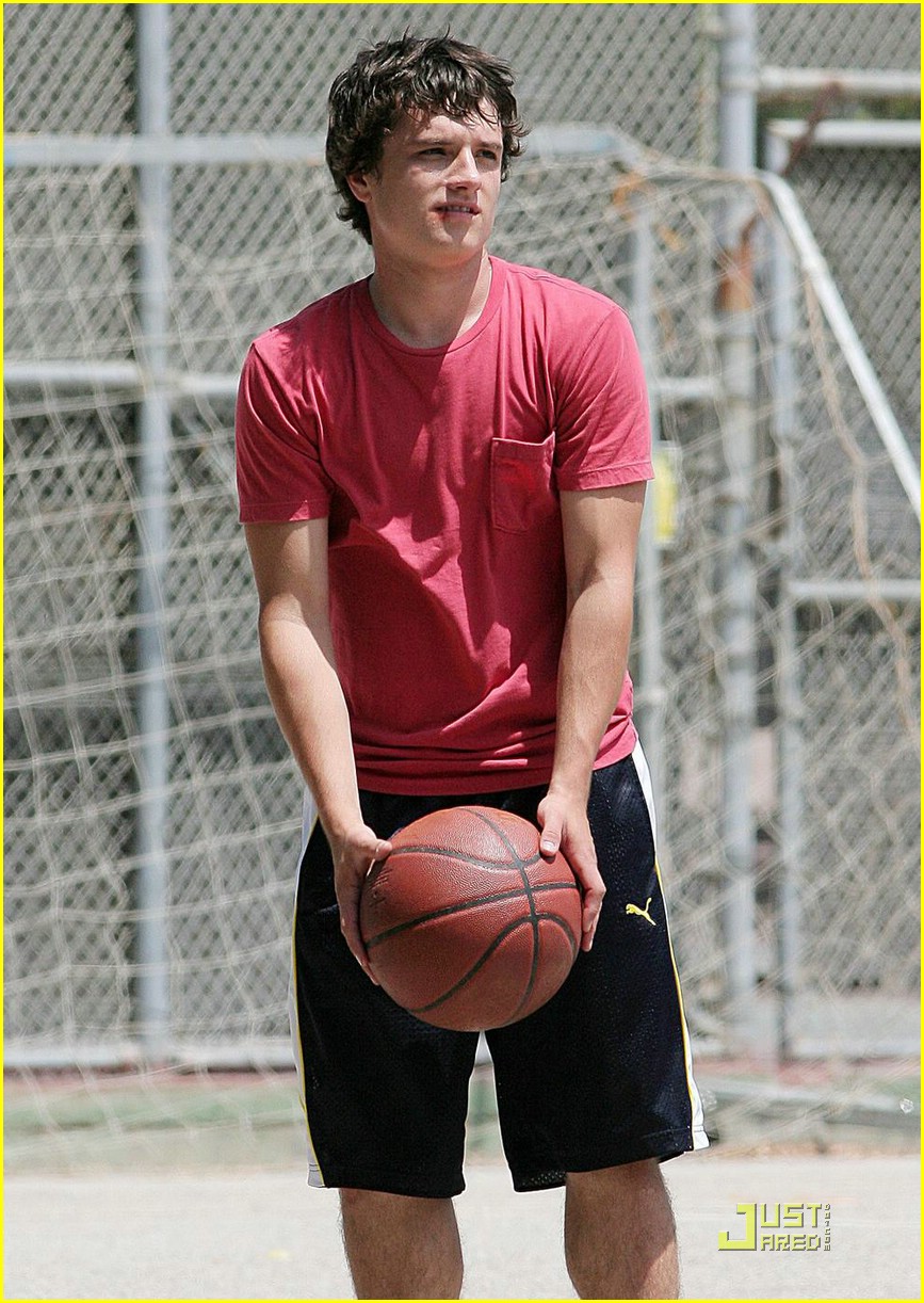 Josh Hutcherson is a Basketball Boy | Photo 227661 - Photo Gallery ...