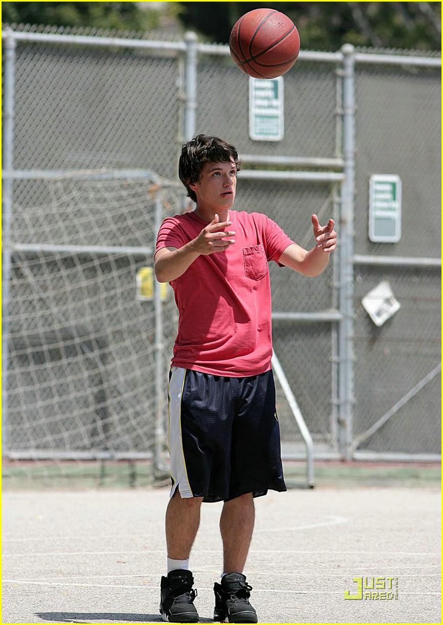 Josh Hutcherson is a Basketball Boy | Photo 227691 - Photo Gallery ...