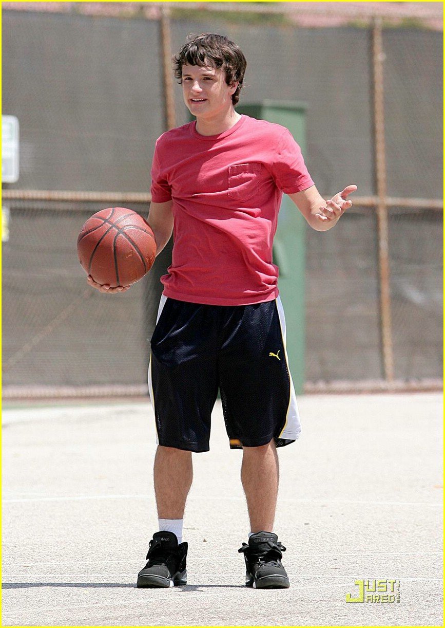 Full Sized Photo of josh hutcherson basketball boy 17 | Josh Hutcherson ...