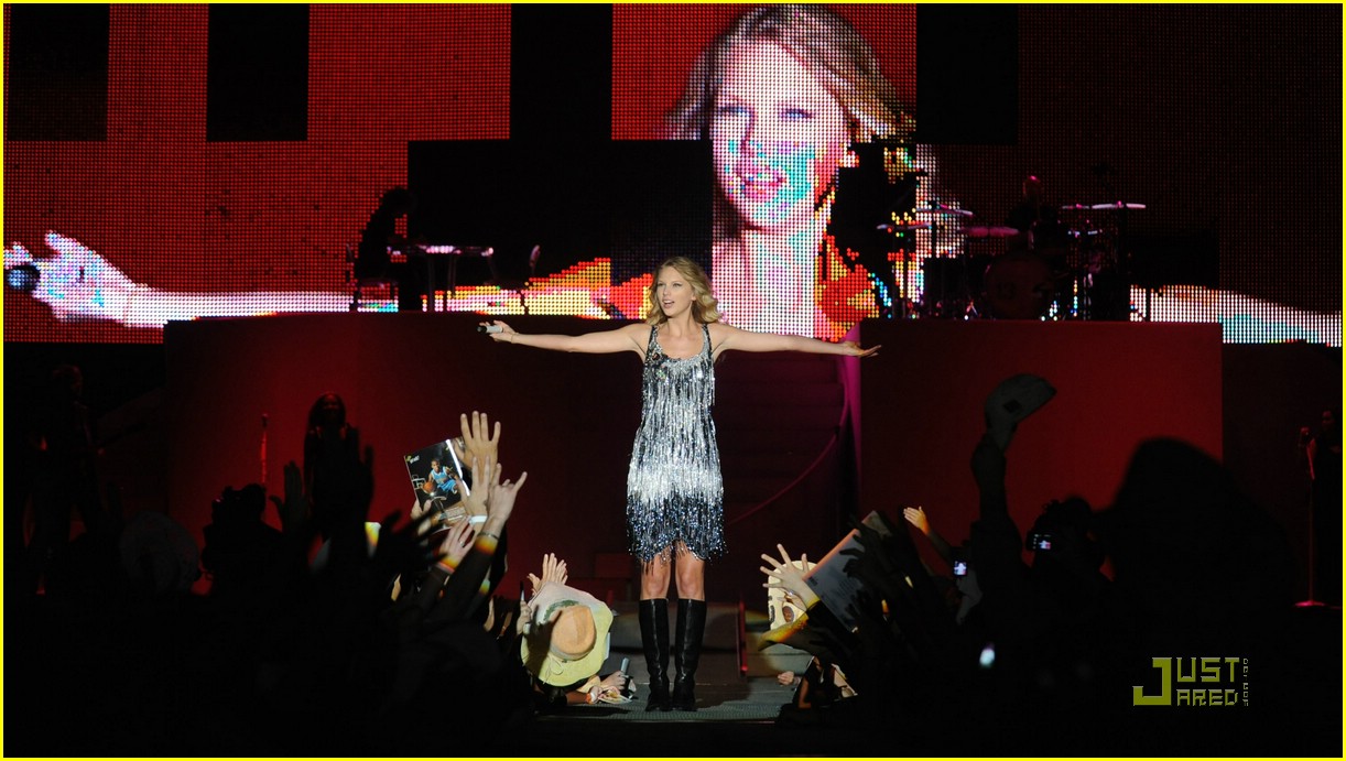 Taylor Swift To Fan: Yes, I'll Marry You! | Photo 220511 - Photo ...