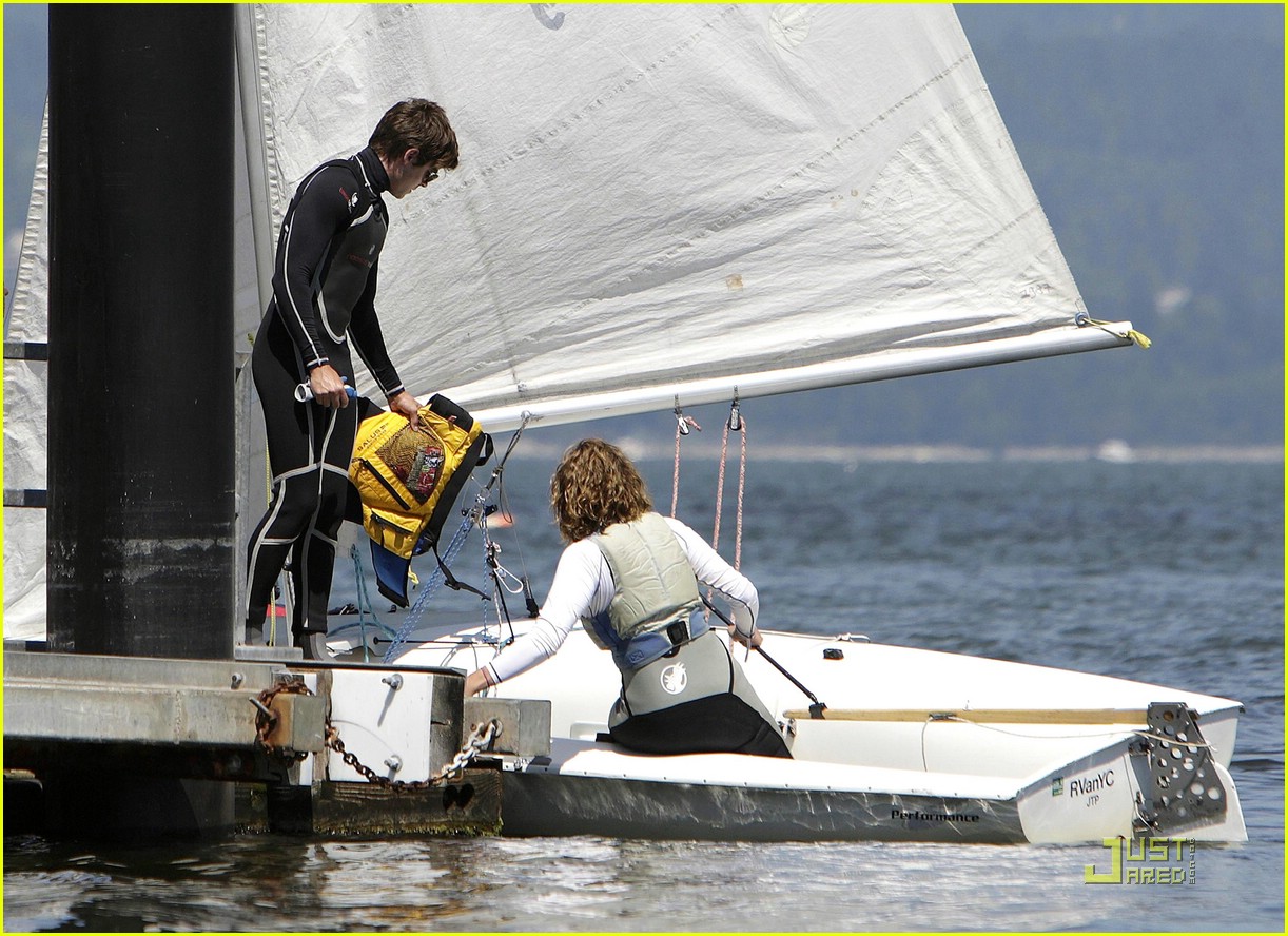 Zac Efron is Wet Suit Sexy | Photo 219621 - Photo Gallery | Just Jared Jr.