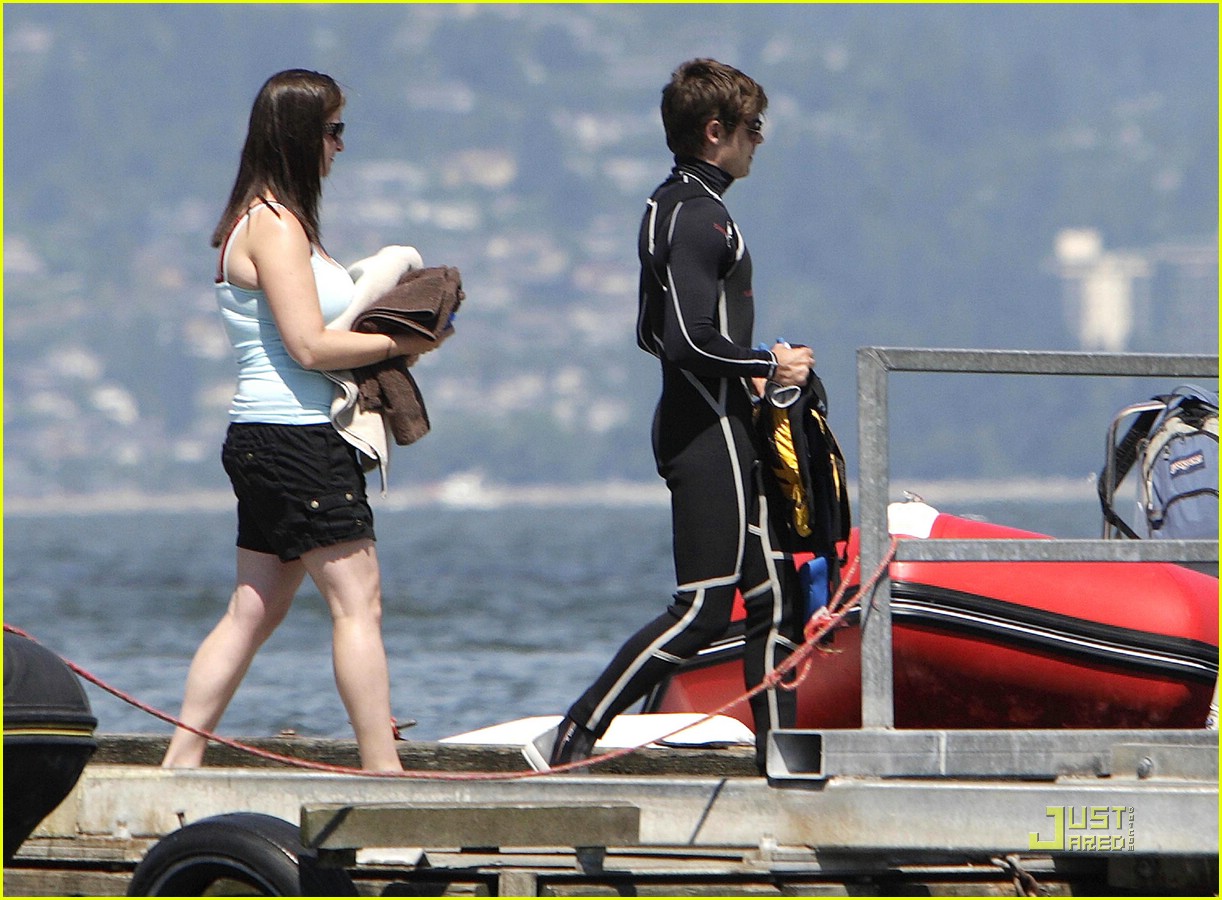Zac Efron is Wet Suit Sexy | Photo 219661 - Photo Gallery | Just Jared Jr.