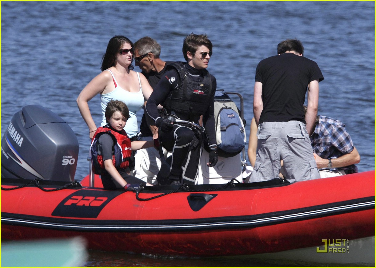 Zac Efron is Wet Suit Sexy | Photo 219681 - Photo Gallery | Just Jared Jr.