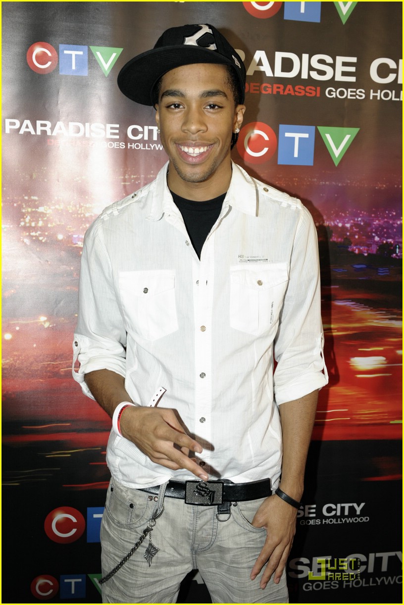 Jordan Francis & MDot Finley Dig Degrassi | Photo 267951 - Photo ...
