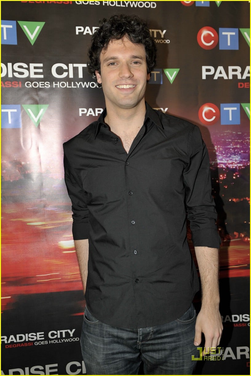 Lauren Collins is Paradise Pretty | Photo 267621 - Photo Gallery | Just ...