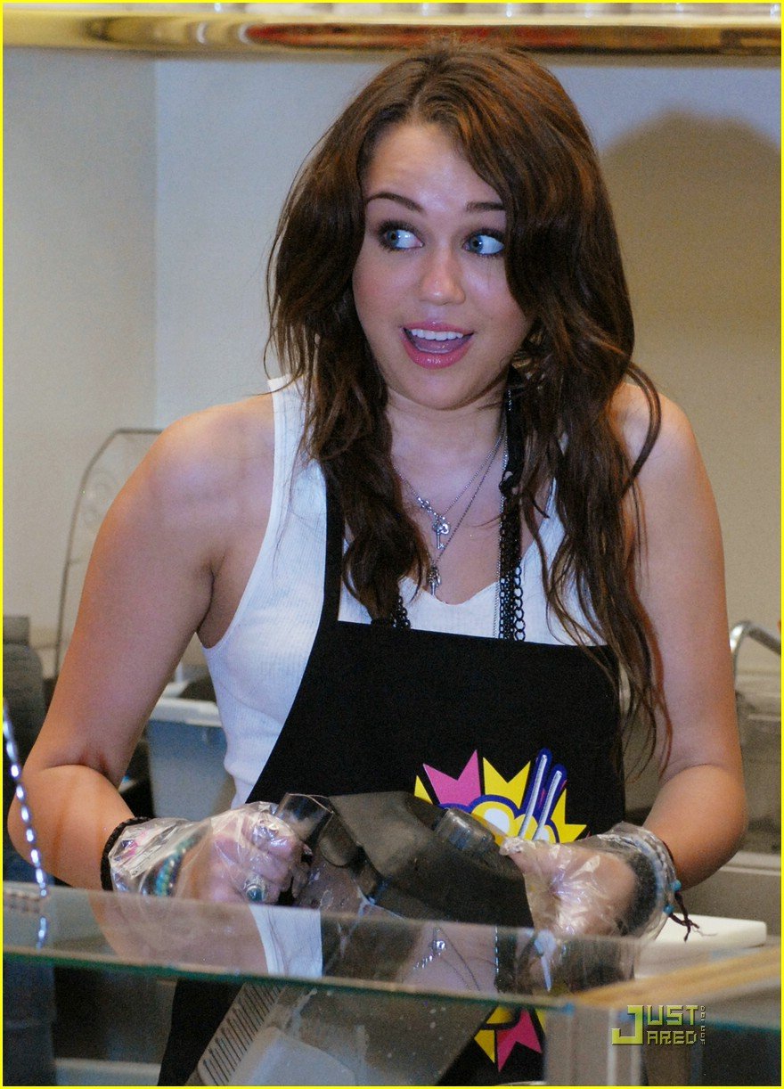 Miley Cyrus Makes A Milkshake | Photo 270701 - Photo Gallery | Just ...