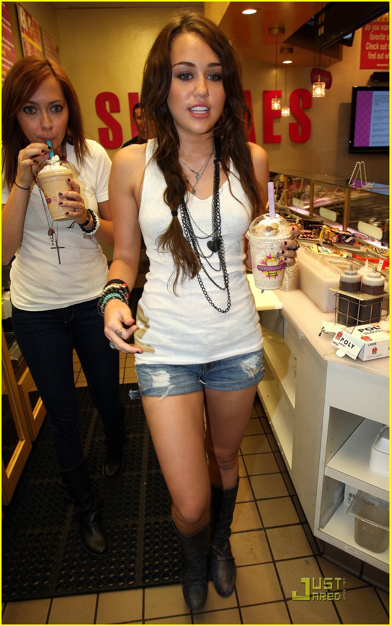 Miley Cyrus Makes A Milkshake | Photo 270771 - Photo Gallery | Just ...