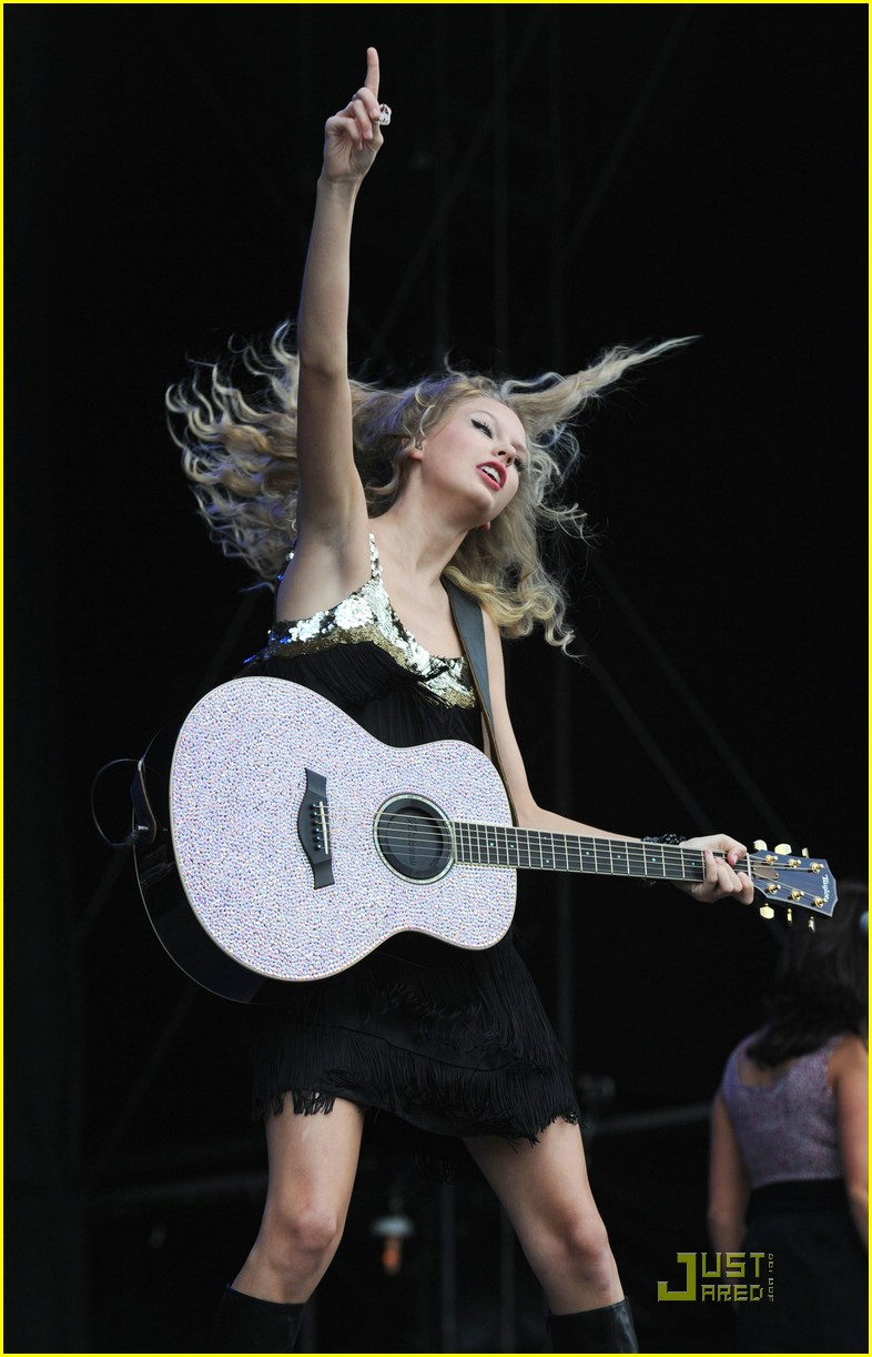 Full Sized Photo of taylor swift v fest day one 19 | Taylor Swift is a ...