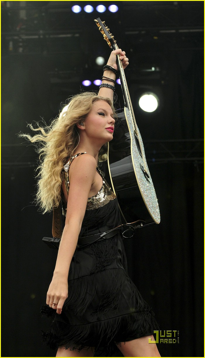 Taylor Swift: V Fest Day Two! | Photo 262801 - Photo Gallery | Just ...