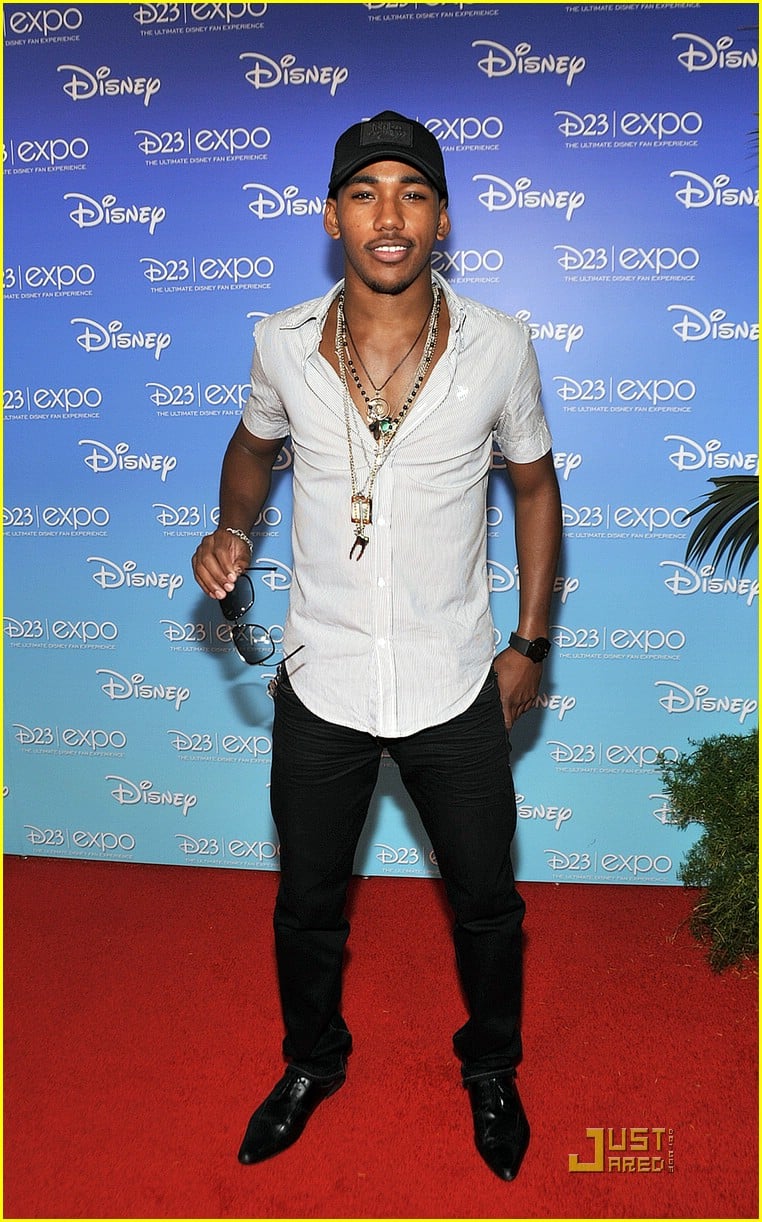 Brandon Smith Does D23 | Photo 286721 - Photo Gallery | Just Jared Jr.