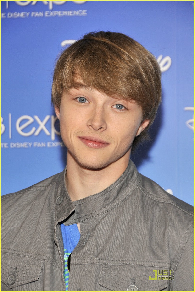 Brandon Smith Does D23 | Photo 286821 - Photo Gallery | Just Jared Jr.
