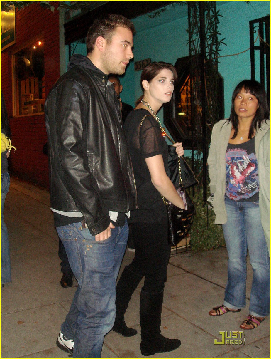 Ashley Greene & Xavier Samuel Check Out 100 Monkeys | Photo 294591 ...