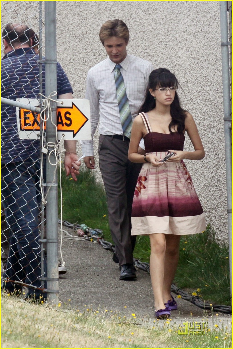 Christian Serratos & Michael Welch Graduate! | Photo 273111 - Photo ...