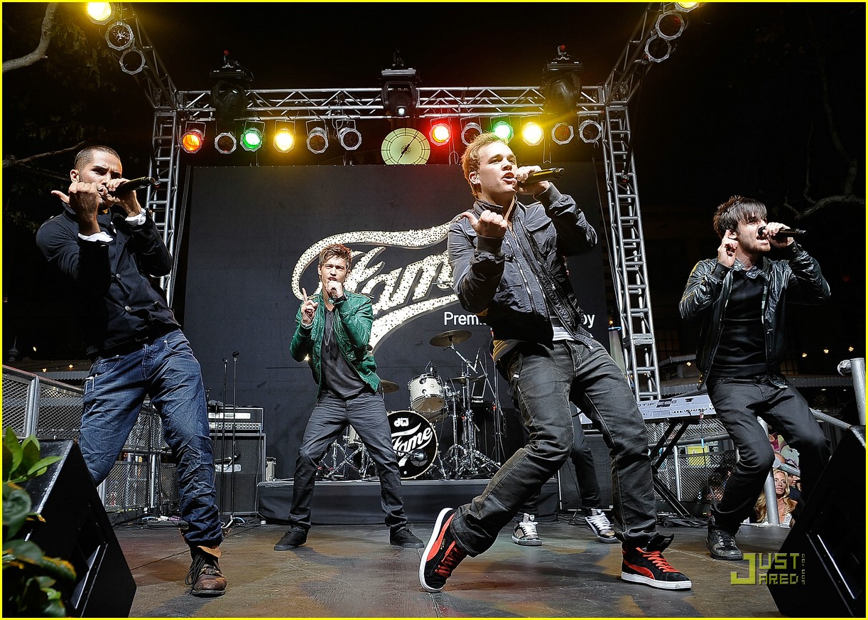 Full Sized Photo of v factory fame premiere 01 | V Factory: Go See Fame ...