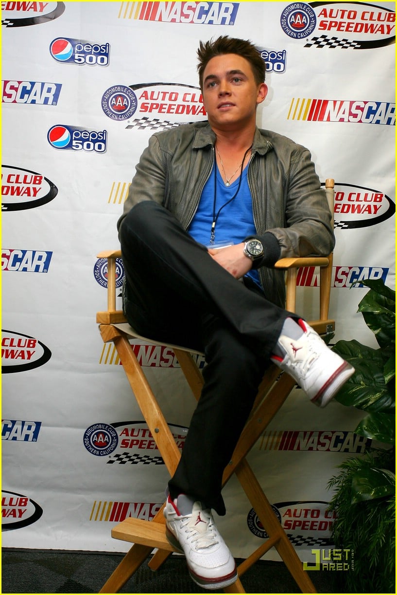 Jesse McCartney Skips Around The Star Spangled Banner | Photo 313381 ...