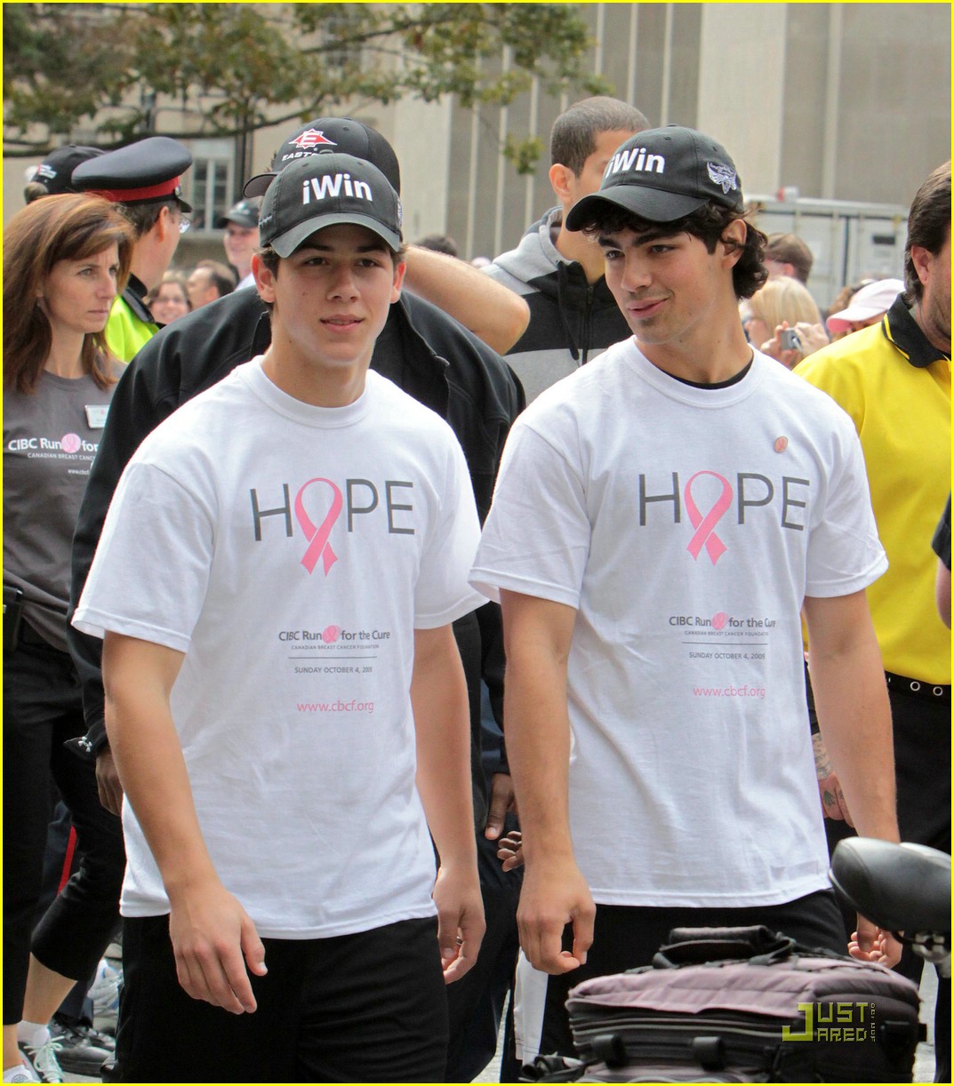 Joe & Nick Jonas Run For A Cure | Photo 308581 - Photo Gallery | Just ...