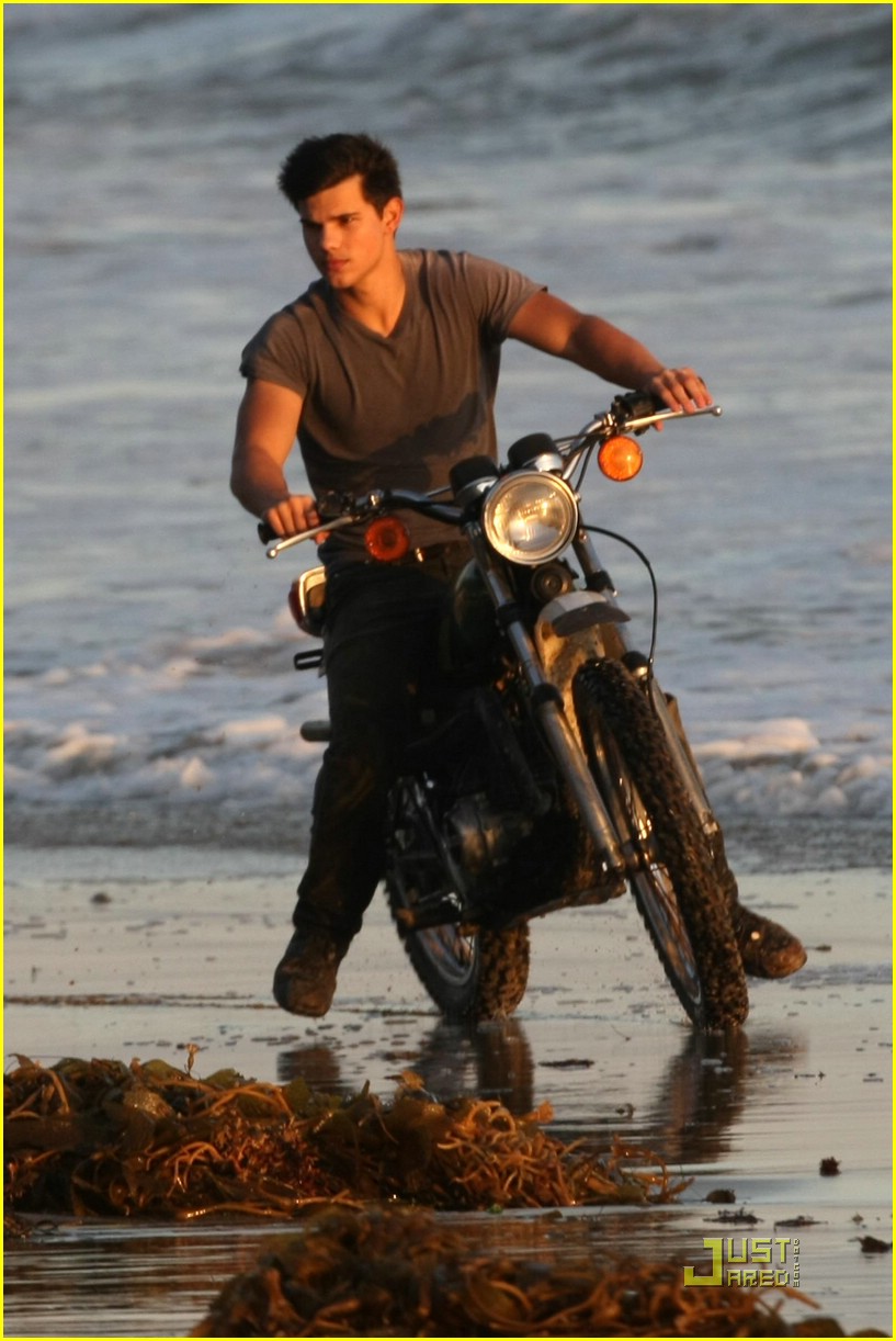 Taylor Lautner is a Motorcycle Man | Photo 310851 - Photo Gallery ...