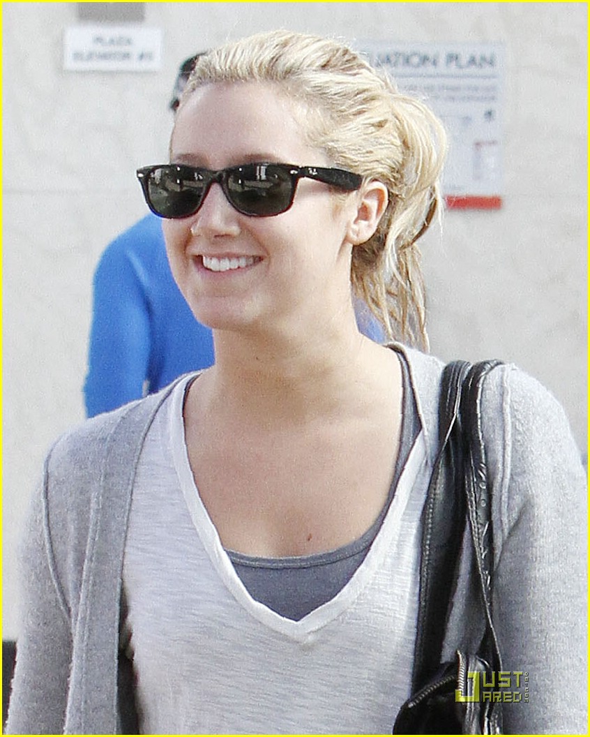 Ashley Tisdale: Michael Jackson Makes You Speechless | Photo 331661 ...