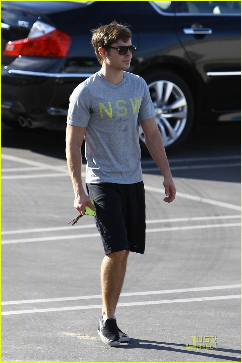 Zac Efron: Muscle Man Returns! | Photo 336371 - Photo Gallery | Just ...