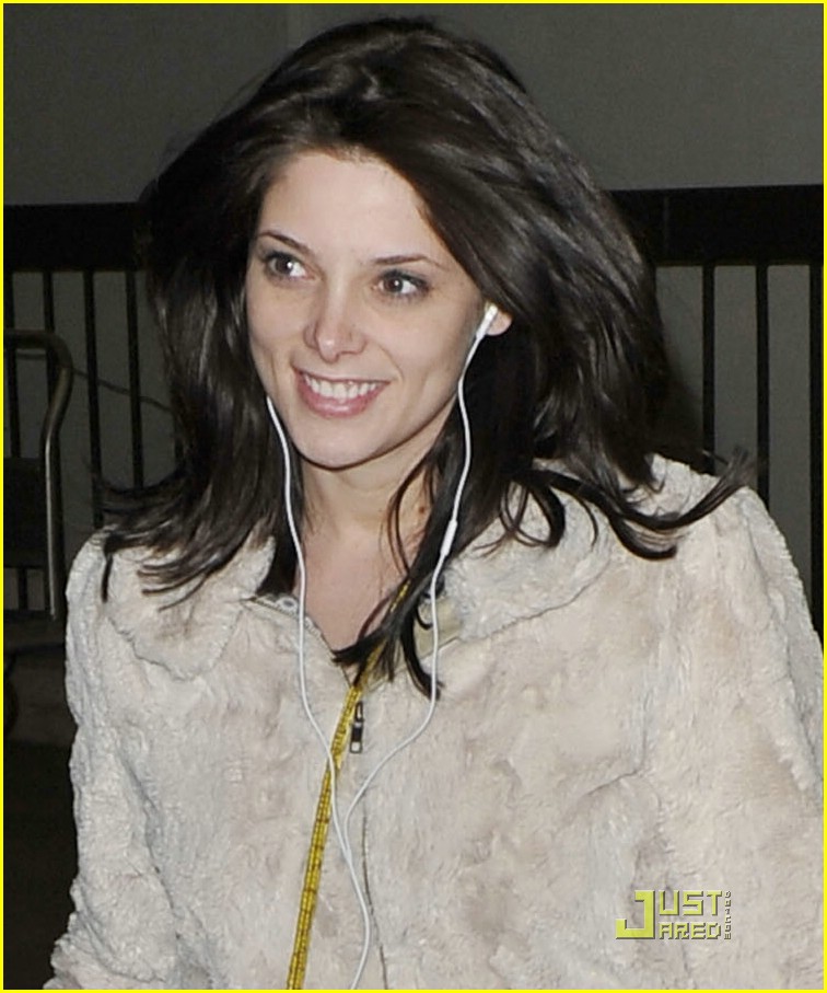 Ashley Greene: Dakota Fanning is Amazing! | Photo 350897 - Photo ...