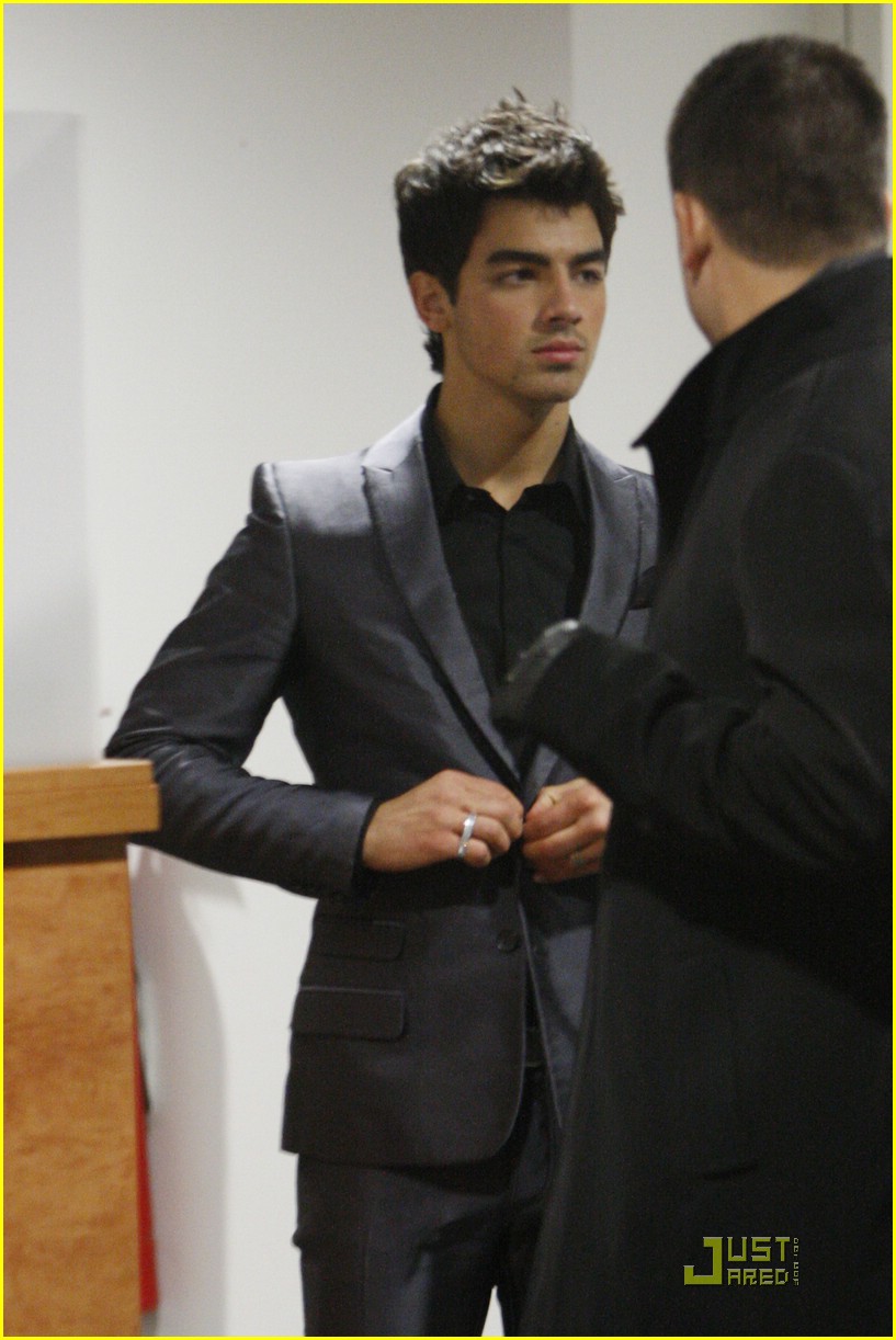 Full Sized Photo of jonas brothers bye bye berlin 13 | Jonas Brothers ...