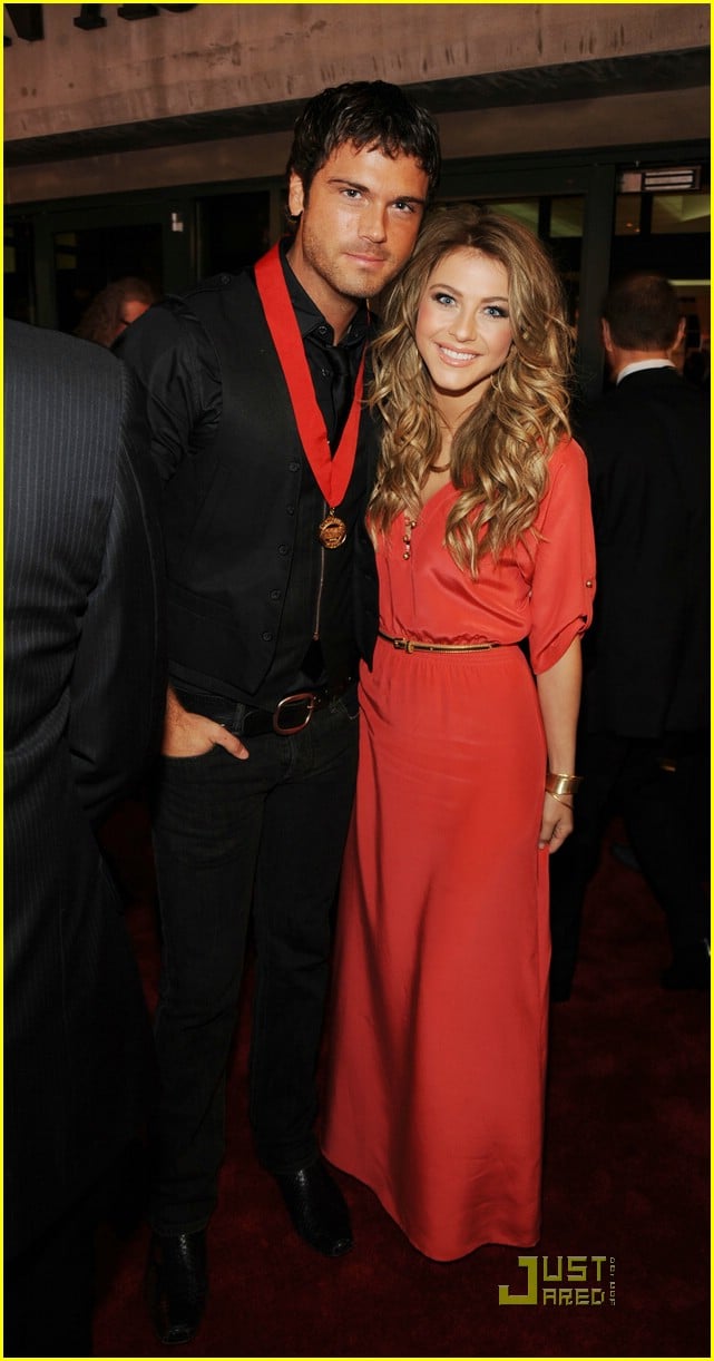 Julianne Hough & Chuck Wicks: It's All Good | Photo 347951 - Photo ...